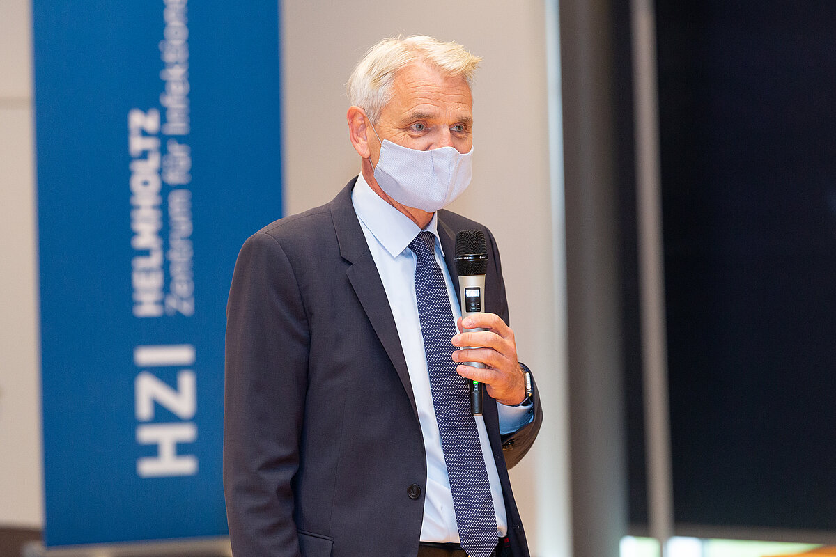 HZI | Dirk Heinz: "The great strengths of the HZI are its solidarity ...